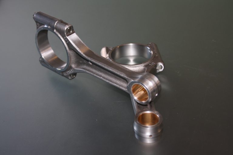 Optimiertes Serien-Pleuel umgearbeitet für Rennsportzwecke – TECHspeed ...